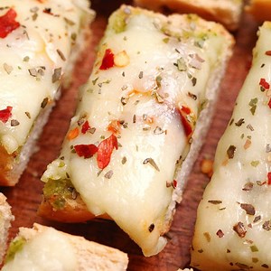 812K views · 3.2K reactions | 10-Minute CHEESY GARLIC BREAD Recipe Written recipe: https://bit.ly/3glZqIV Follow me on Instagram: https://www.instagram.com/aartimadan/ | Aarti Madan | Facebook