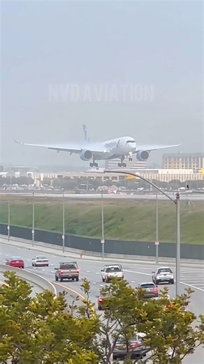 FRENCH BEE AIRBUS A350 LANDING AT LOS ANGELES INTERNATIONAL AIRPORT #fyp #la #losangeles #laxairport #planespotting #planespotter #planespotters #aviation #pilot #flightattendant #cabincrew #takeoff #aircraft #viral #viralvideos #airbusa350 | Nvd Aviation