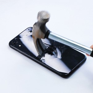 Check Out How Pros Clean and Repair Phones | 5-Minute Recycle