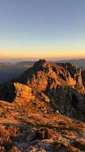 Mt Murchison🤯 5km return with 750m elevation gain. ✅ Without a doubt one of my favourite day hikes in Australia. It’s a tough climb, with some steep and technical sections but most keen bush walkers should have no issues making it up if you give yourself a few hours. Highly recommend sunset or sunrise if you are comfortable hiking in the dark. 🌅 | Cam Bostock - Outdoor Adventures
