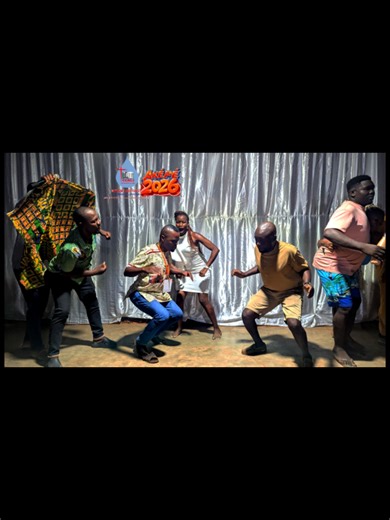 AKEPE 2026 / CÉLÉBRONS-NOUS VIVANTS Dans la soirée du samedi 07 février 2026, à Aképé, s'est tenue une alléchante soirée recreative pour marquer d'une touche exceptionnelle la célébration des uns et des autres. Commencé par la prière d'ouverture de M. Ben-Sirac KANGNI un des participants, les dispositions pratiques s'en ont suivi par M. Anselme Kokou AGUEDJI, Président en exercice du Doyenné Lomé -Ouest 1. Des prestations de danses, notamment du groupe ADG Académie, passant par un Spécial carref