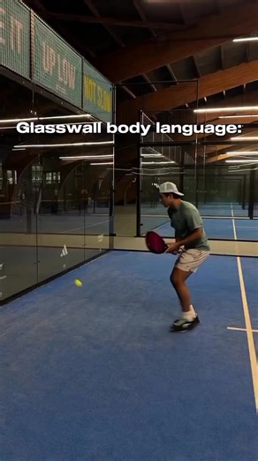 Padel Tips – Hold Grip 🎾 The right grip gives you better control, power, and consistency on court. Master the basics and elevate your game. Coming Soon at Dewata Padel #DewataPadel #PadelTips #PadelGrip #PadelTechnique #PadelTraining