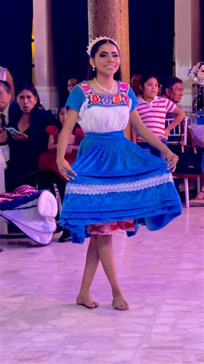 ¡Zapatéele! on Instagram: "El huapango es mi delirio, me da vida y alegría y que no se apaga el cirio ✨ #huapangos #huasteca #cultura #folklore #"