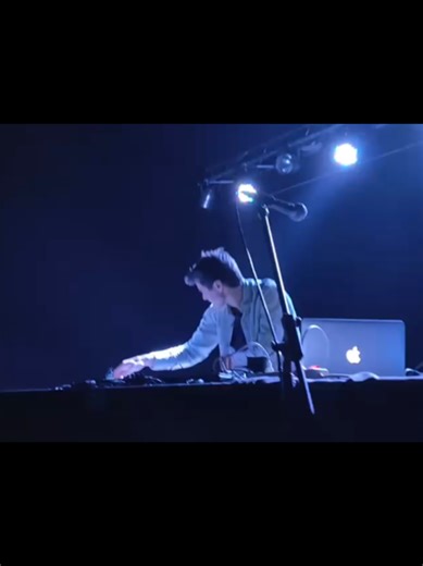 Live Performance of 'Sumatra' at Mobilee Records