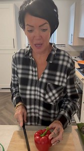 762K views · 3.7K reactions | Mums got The best way to cut a pepper #food #foodie #foodhack #lifehack #fyp | Right Guys Reviews | Facebook