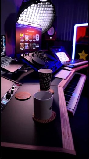 GUSTAV 2.0 studio desk in 90s black from the TAV series at @dixonbeats