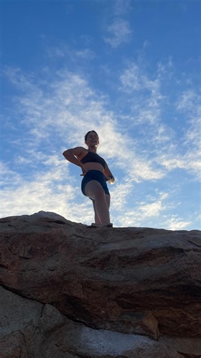 Dominique on Instagram: "Te has preguntado por qué subo videos colgado de cuerdas 🦧 o corriendo por el barro? Hoy te cuento mi secreto 😂 Se llama OCR (Obstacle Course Racing). Es lo que los lolos llaman una disciplina híbrida: la mezcla entre el Trail Running y obstáculos que ponen a prueba no solo tu fuerza, sino tu cabeza. Sé que muchos ven mis videos y piensan: “Se ve como un reality, entretenido pero que voy a hacer yo ahí” 🤡 Les voy a decir la verdad: no es fácil, pero es adictivo. La co