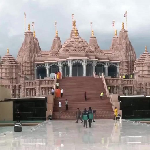 #WATCH: Visuals of the Bochasanwasi Akshar Purushottam Swaminarayan Sanstha (BAPS) Mandir, the first Hindu temple in Abu Dhabi. Prime Minister Narendra Modi will inaugurate it on February 14. #NarendraModi #temple #bapstemple | IndiaToday NE