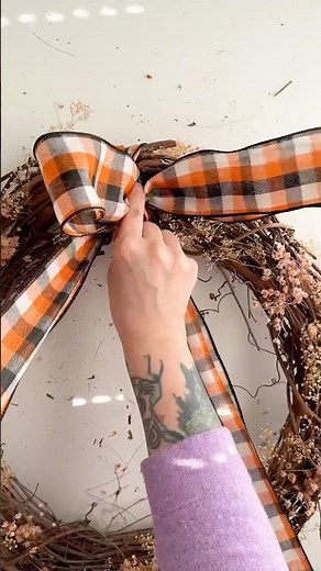 The easiest DIY fall wreath you’ll ever make!