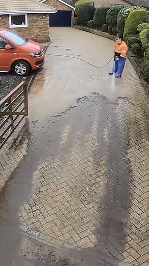 Giving a Driveway a Refresh #powercleaning #heavydutycleaning #pressurewashing #heavyduty #jetwashing | Mr. Jet Washing