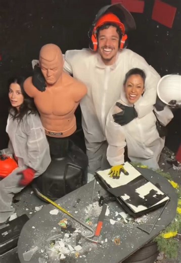 ‘tis the szn | rage room