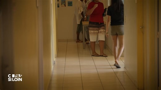 « Le harcèlement scolaire génère un impact grave et durable. » Chaque année, un élève sur 10 en est victime. Le phénomène peut provoquer isolement, perte de confiance et risques psychologiques importants. La prévention et la prise de conscience restent cruciales pour réduire ses effets. Un reportage à revoir sur France tv 📺 La 1ère #cpassiloin #outremer #harcèlement | C pas si loin