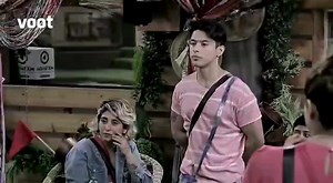 The old enemies, Divya and Pratik get into a tiff again. The later refused to adhere to Boss Lady’s instructions which leads to destruction in the Bigg Boss OTT house. The fight went to another level when Zeeshan and Pratik got into a physical fight. Watch the episode today at 7PM only on @voot @vootselect | Telly Masala