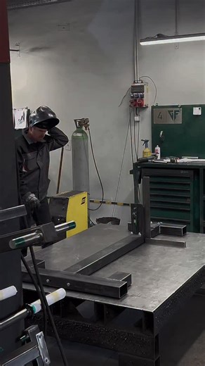 L1 T-Bar Row Machine💪🏼 | gymfactory.eu