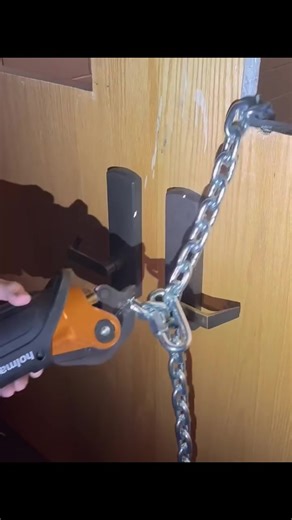 CCU10 Minu Cutter Available now!! #hydraulicpress #force #minicutter #voorjou #cuting