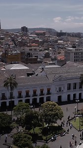 En Quito, cada rincón guarda memoria. Conecta cada lugar con su historia. Siéntete el centro del mundo. #QuitoHistórico #CentroDelMundo #ConectaConQuito | Visit Quito