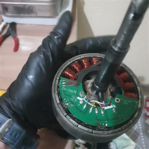 Farklı motorun bobinini farklı motora taktık bağlantılar zorladı ama değdi!