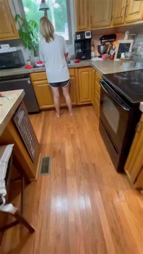 Got her again!! #foryou #fyp #foryoupage #insidevoice #loud #house #hummingbird #scare #yelling #entertainment #comedy # | Gonzalo Martell