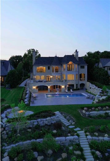 Note to self: Must ✍🏼 build ✍🏼 dream ✍🏼 house ✍🏼 with ✍🏼 #OrchardDevelopment.⁣⁣⁣ ⁣⁣⁣⁣ 🎥: @wayup_media