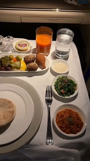 fly emirates first class w me (for the very first time) - was shook lol. ft. My @Bloom Nutrition green travel packs always coming in clutch 🤍 #bloompartner | Osmund Bedtime