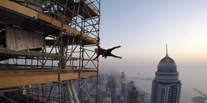 Watch these daredevils climb to the very top of Dubai's tallest residential skyscraper