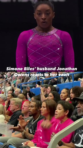 Jonathan Owens LOVED Simone Biles’ vault performance! ❤️