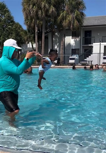 204K views · 1.5K reactions | Splish splash, we're having a blast in the pool!  | MetDaan | Facebook