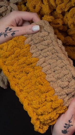 How to mix colours without tying! So simple using loop yarn 🧶 #fun #aproject #hereisaproject #creative #creativity #diy #craft #craftideas #loopyarn #yarnaddict #loopyarntutorial #mixingyarncolours #alizeloopyarn #alizeyarn #howto #ukcreator #handmade #inspiration #colourful #hereisaproject