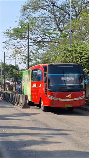 naik bus merah ijo #bus #telolet #busmania #basuri #agra