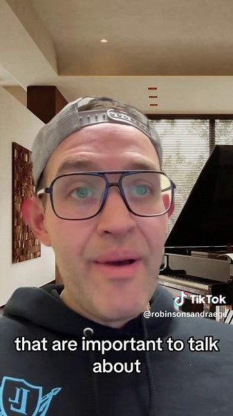 SSI vs SSDI: Which is Right for You? 🤔💰 #disability #SocialSecurity #benefits #fyp #viral #financialliteracy #tiktoktrend #foryou #backwardshatbarrister #storytime #tiktok #ssa #ssdi #fypシ #disabilitybenefits #story #disabilitylawyer #Socialsecuritydisability #pov