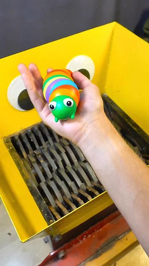 #fidgettoys #fidget #fidgetslug #shreddermachine #shredder | Oddly Strange