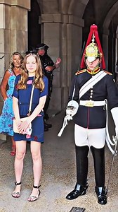 914 reactions · 6 comments | The old woman raised her hand to salute the guard! Respect 﫡 #horseguardsparade #kingsguard #thekingguard #militaly #police #usa #buckinghampalace #peterellis #royalfamily#fyp #london #foryou | Ellis Young | Facebook