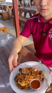 310K views · 2.6K reactions | Review Char Kuey Teow Chinese Style Paling FAILED Di Ipoh. First Time Review 1/10 ⭐️ #fyp #foryoupage #ezzuchang #foryourpage #tiktokguru #oppazuzu #chinesefood #streetfood #fattycrab #fattycrab呂 #xosauce #xochilioil #sambalxo #prayforpalestine | Oppa Zuzu Restaurant | Facebook