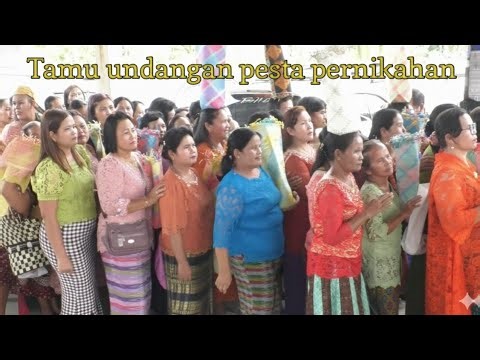 Menyambut Tamu Undangan Pesta Adat Batak Pernikahan || Uduran Hula-Hula Naniambangan