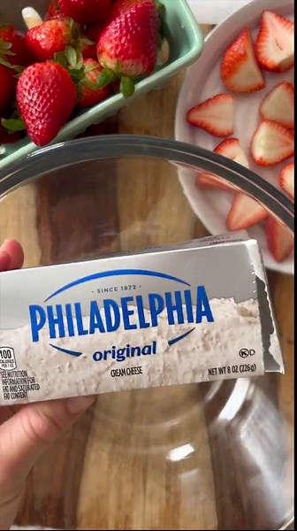 Bring THIS to your next potluck! 🤤🍓