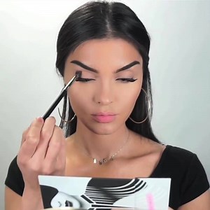 19K views · 236 reactions | Meet the first makeup subscription curated by top Beauty YouTubers - one full size palette every two months. - dozens of looks in each palette. - 2 lip colors, 3 eye colors, 2 cheek colors and 2 pencils | Deck of Scarlet | Facebook