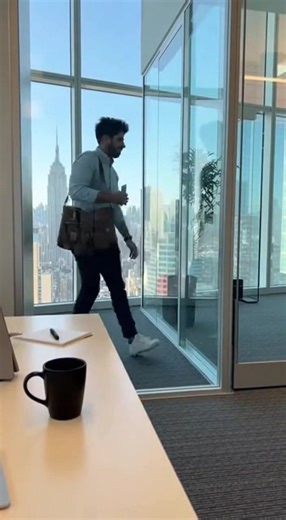 I’ve never seen a door so clean and a person so confused. That sound will haunt me forever. 😂🧼 | Studio do Chef Sala Vip Gourmet