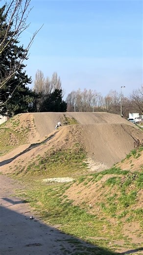 @Eric⚡️ @Marlon.jibb🌌💫 @noel39363 #viral #mtb #fy #bikepark #hinfallen