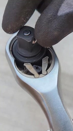 How does an impact wrench work? #tipsandtricks #tooltips #fyp | diytips