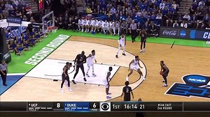 Tacko Fall dans ses oeuvres : un contre sur Williamson et un gros dunk derrière | Basket USA