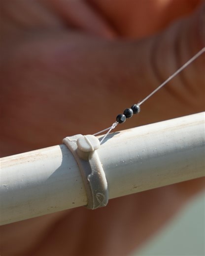 Rig Hook Ups 👏 Protecting your elastic on the bank not only helps you catch more fish, but also saves you money. Our rig hook ups help you to keep your elastic inside the pole and away from the damaging UV rays. ☀️ | Fish Matrix