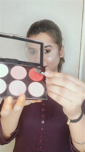 Eyeshadow nail polish 💅🏻 hack 😳 it's work ✅👍🏻#hack #eyeshadow #naildesign #shorts