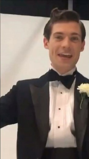 Superman 2025: David Corenswet dancing BTS on Netflix’s Hollywood (2020). Clark Kent vibes. Look Up.