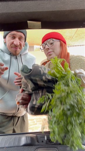 Every year, each person on Earth wastes between 24 and 39 kilos of food, just because it wasn’t stored properly at home. Globally, that becomes the weight of 31,000 Eiffel Towers or 26 million London buses, rotting away for (simple mistakes) no reason. Small changes at home make a massive difference! #zerowaste #foodstorage #food | Spicymoustache