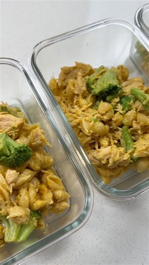 237K views · 7.8K reactions | ‼️Don’t let chiropractors & carnivores online scare you away from utilizing foods like this to help alleviate the food stress on your journey 💪 #boxeddinner #mealprep #affordablemealprep #EasyRecipes #healthyrecipes #easymealprep #diet #weightloss #Fitness #nutrition #shellsandcheese #macncheese #pasta #dietitian #registeredietitian #zachcoen #thatdietitianwiththebeard | Zach Coen | Facebook