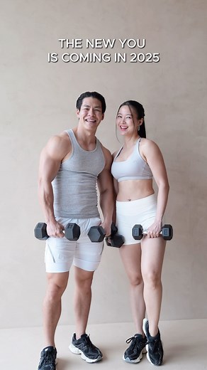 📌 Curious about the First Timer Program? 🤔 This workout is just a sneak peek of what’s to come! 💥 We’ll guide you through full weight training routines that are designed to build strength and transform your body. 🔥 Ready for more? Here’s a look at the structured format you’ll experience: 👇 Warm-Up (30s): ▸ Jumping Jack ▸ Knee In ▸ Staggered Hamstring Stretch ▸ Windmill Circuit 1: ▸ Alt Back Lunge – 12 reps (each) ▸ Frog Bridge – 15 reps ▸ Squat Jump – 10 reps ▸ Sumo Squat – 12 reps Circuit 