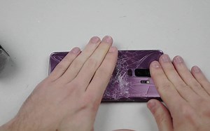 [暴力评测]三星Galaxy S9 Plus刀刮锤砸 - 碎屏掉漆黑屏