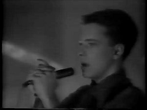 New Order 4 Jan 1982 English tv BBC2 'Riverside' : Temptation, Chosen Time (live)