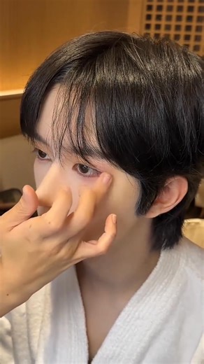 Vlog trang điểm~ 4.10 复制打开抖音，看看【黄星Eliot的作品】音乐节碎片再次掉落～ 懒人化妆福音✨ # redc... https://v.douyin.com/AN7TtaZp2BM/ a@n.QK 02/03 AGv:/ | Nhà nuôi Tinh Khâu