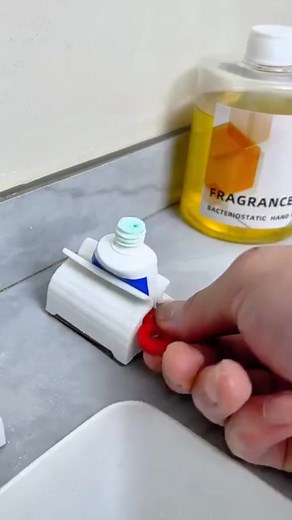 No more leftover product at the bottom of tubes! This Tube Squeezer lets you squeeze every drop of toothpaste, makeup, condiments, or hand creams with minimal effort. 🧴 Compact, lightweight, and easy to clean—perfect for bathrooms, kitchens, or on-the-go. 🎁 A practical and thoughtful gift for beauty enthusiasts, home cooks, or anyone who hates waste. Maximize your products, minimize waste—grab yours now! 🛒 | Mellowactivy